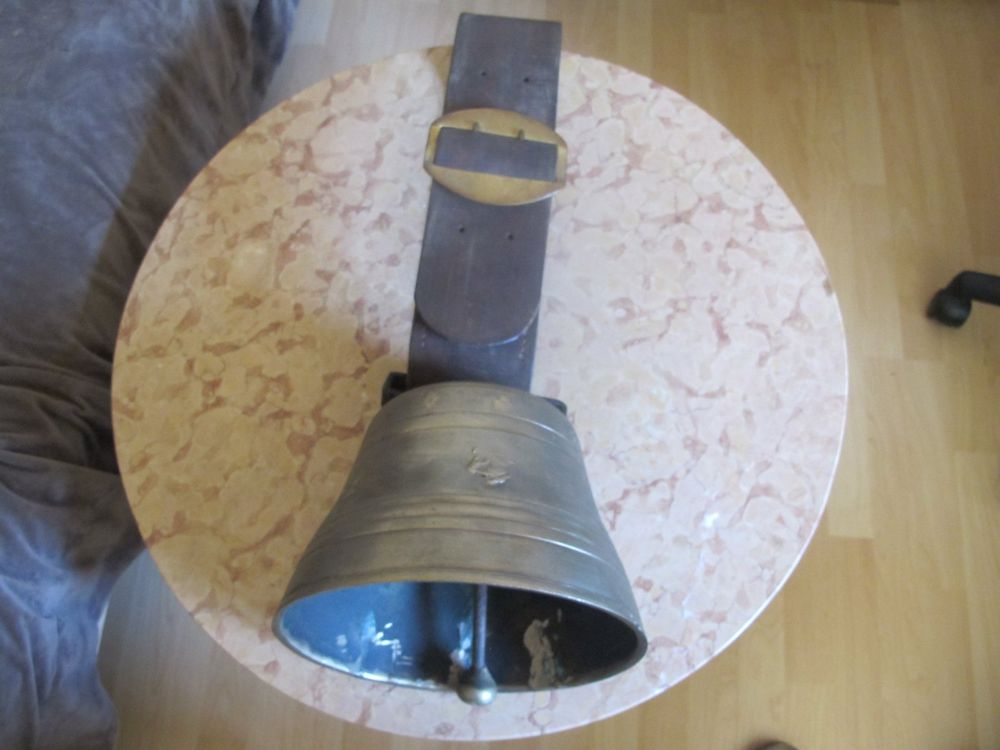 Kuhglocke Gross Und Schwer Mit Lederiemen Luzerner Giesserei (Gebraucht) in Altnau für CHF 112 ...