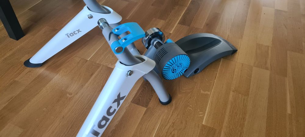 Tacx Flow Smart Indoor Bike Trainer | Kaufen auf Ricardo