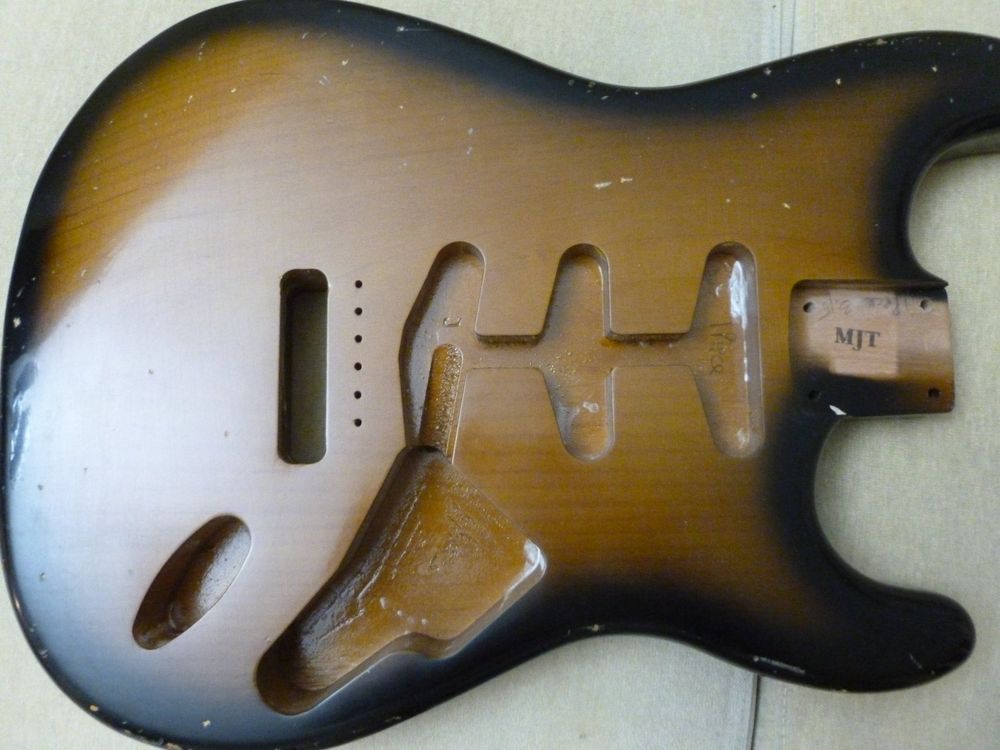 RELICED MJT STRATOCASTER BODY 2-TONE SUNBURST NO FENDER (Gebraucht) in ...