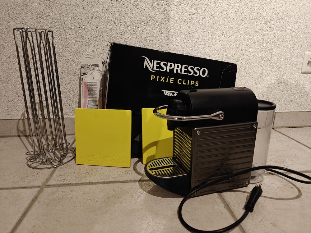 Nespresso Kaffeemaschine Pixie Clips, selten, wie neu! (Gebraucht) in Erstfeld für CHF 40 – mit ...