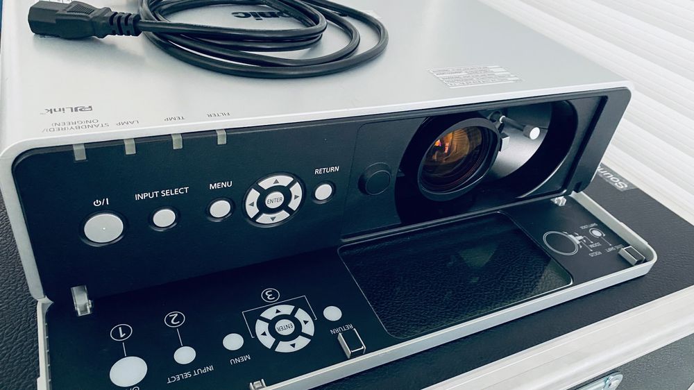 Beamer Panasonic PT-FW300 | Kaufen auf Ricardo