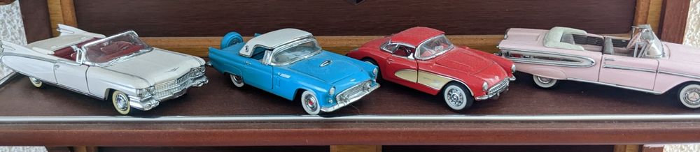 The Classic Cars of the Fifties 12 + 4 Modellautos mit Regal (Gebraucht ...
