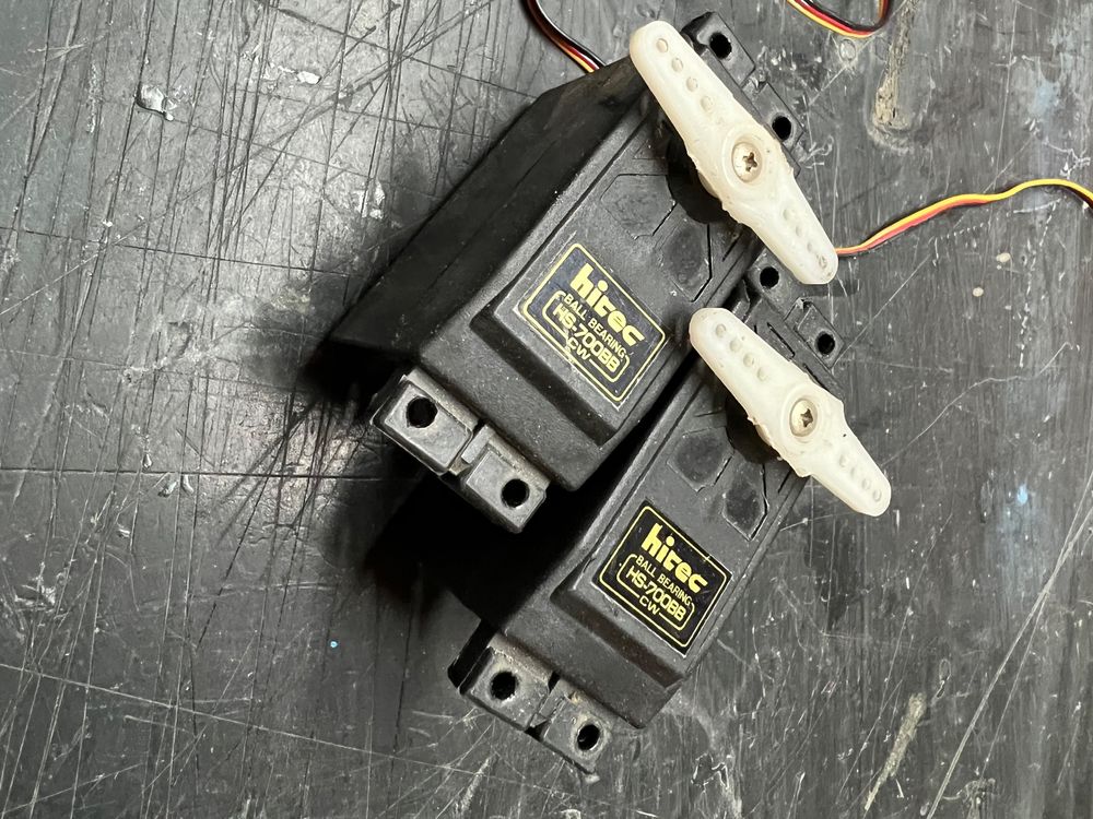 Hitec HS-700BB (Gebraucht) in Lodrino für CHF 10 – nur Abholung auf ...