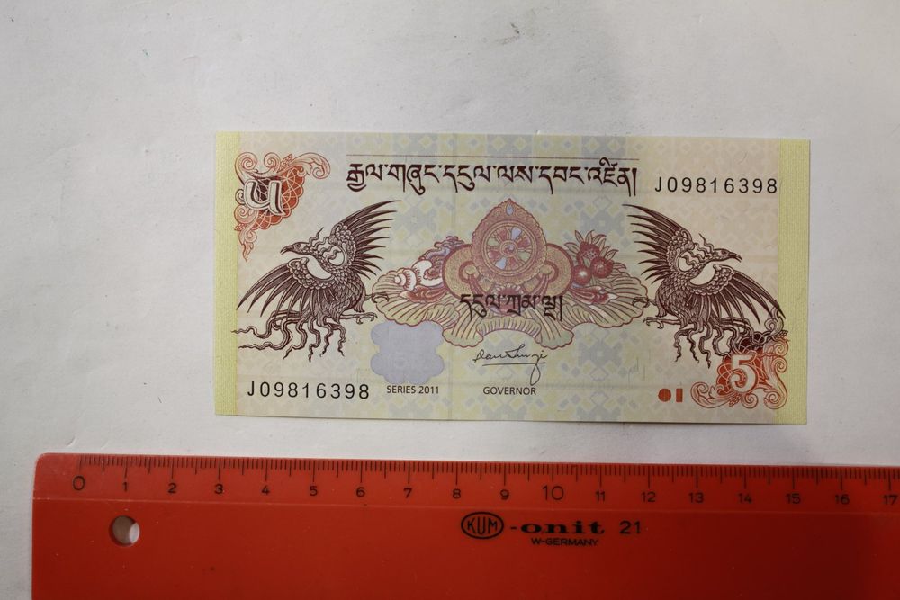5 Ngultrum (D'occasion) à La plaine pour CHF 3 – avec livraison ...