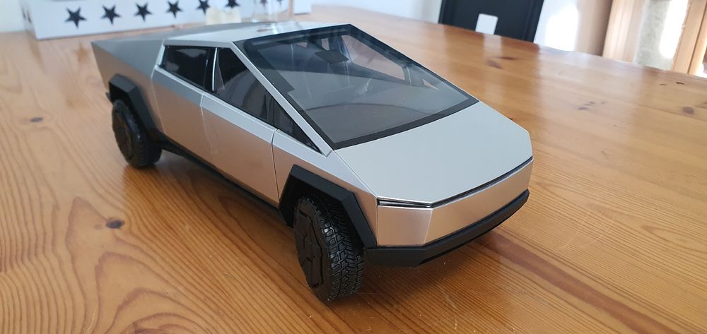 1:18 Scale Cybertruck Diecast Original (Neu (gemäss Beschreibung)) in ...