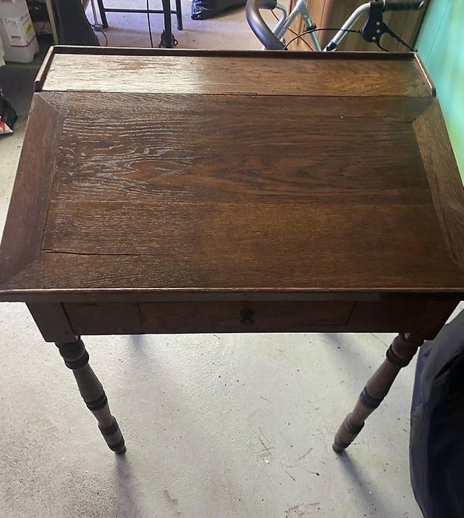 Pupitre ancien bois massif 80X60 x 100 CHF 100.- (D'occasion) à Sion ...
