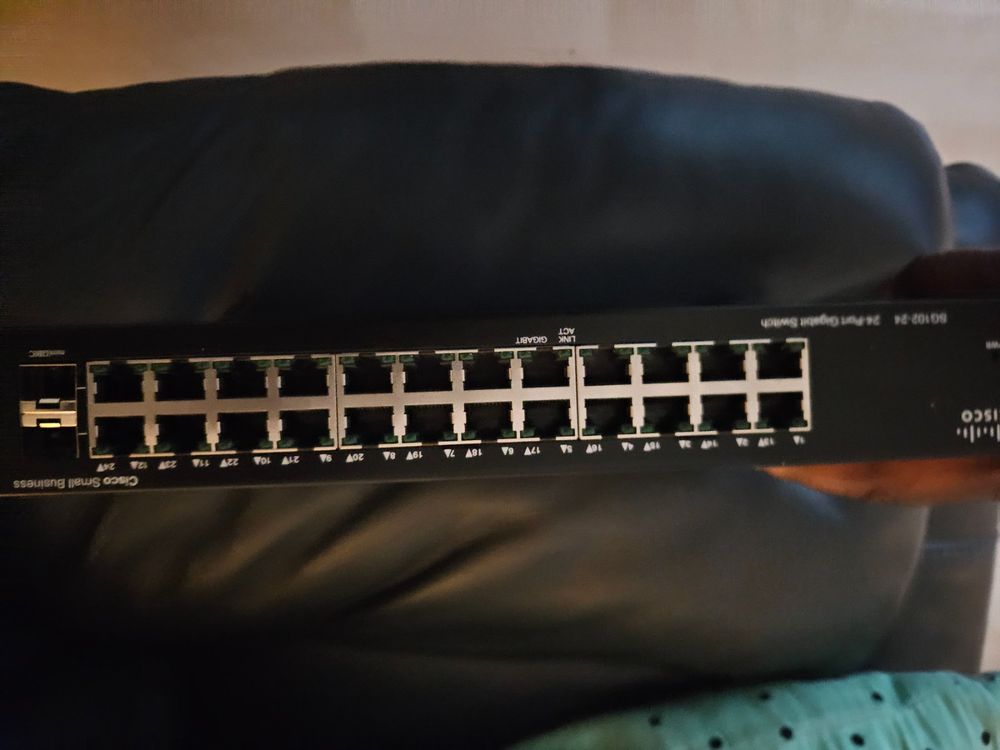 Cisco Switch SG-102 24 Port (Gebraucht) in Olten für CHF 11 – mit ...
