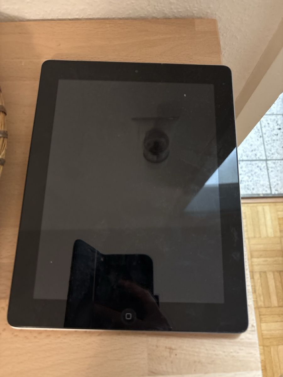 Old ipad with old school charging (Gebraucht) in Zollikon für CHF 1 ...