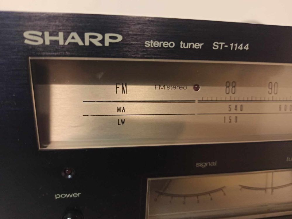 Amplificateur + tuner Sharp vintage. (Gebraucht) in La Chaux-de-Fonds ...