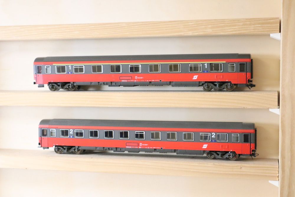 ROCO 2 x ÖBB grosse Personenwagen H0 - 44665 / 44666 (Gebraucht) in ...