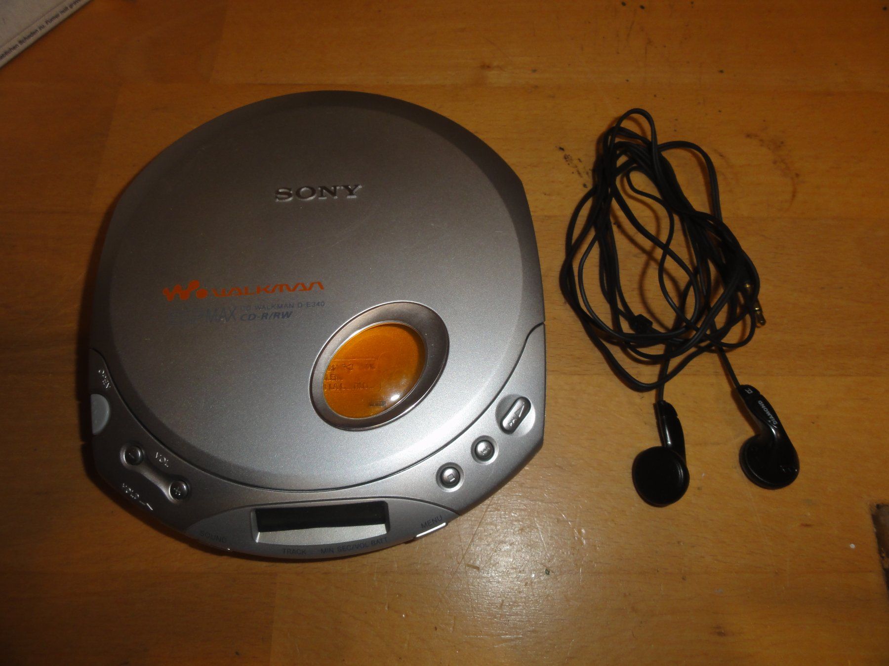 SONY CD WALKMANN D-340 CD-RW mit ESP und Kopfhörer läuft gut (Gebraucht ...