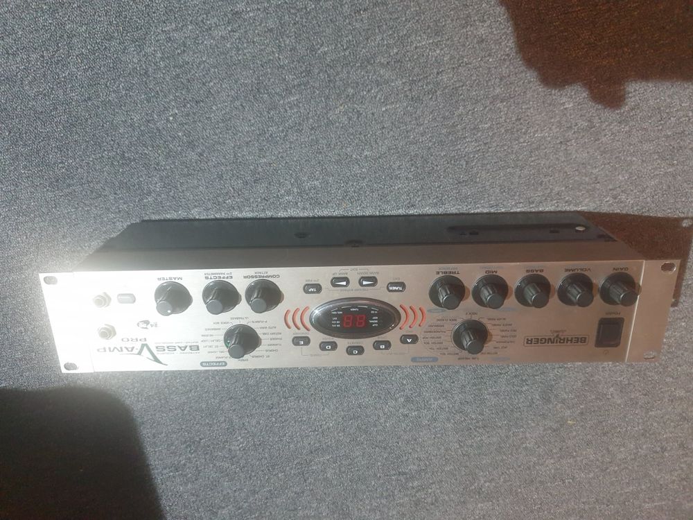 Behringer Bass V Amp | Kaufen auf Ricardo