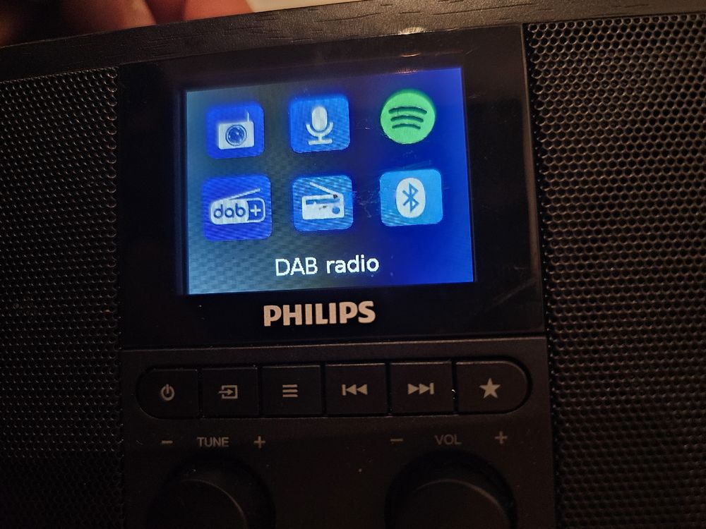 Philips DAB+ Radio TAR8805/10 mit Bluetooth und Qi-Charging (Gebraucht ...