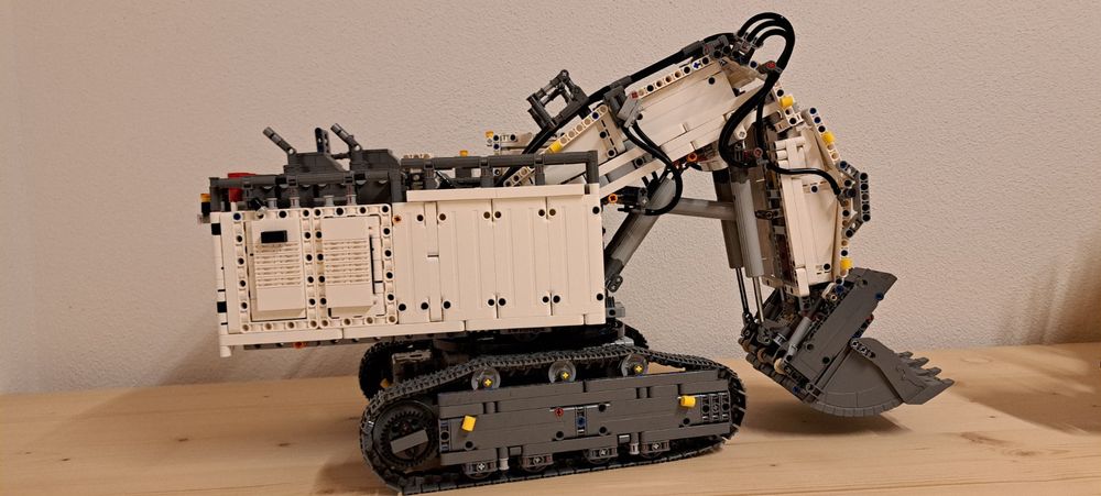 Liebherr R9800 Lego Technik (Gebraucht) in Sachseln für CHF 300 – mit ...