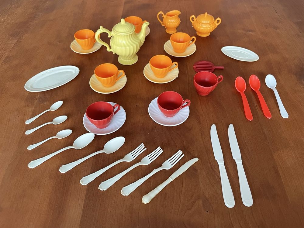 Vintage Toy Dishes and Food Play Set - 40+ Pieces! (Gebraucht) in ...