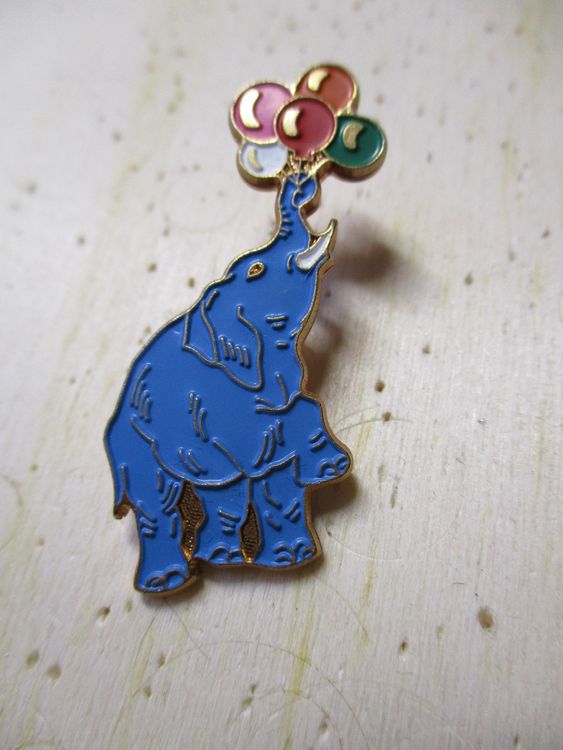 Elefant Elephant Simone Erni Limitiert Pin (Neu (gemäss Beschreibung)) in Felsberg für CHF 1 ...