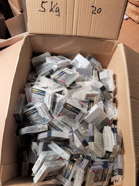 Neuwaren Restposten 5kg diverse Schrauben ab 1.- (Neu und originalverpackt) in Waltalingen für ...