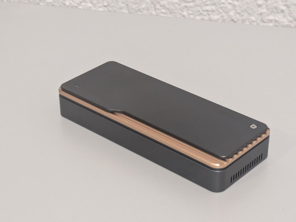 UGREEN USB4 M.2 NVMe SSD - CASE - Thunderbird 4 | Kaufen auf Ricardo