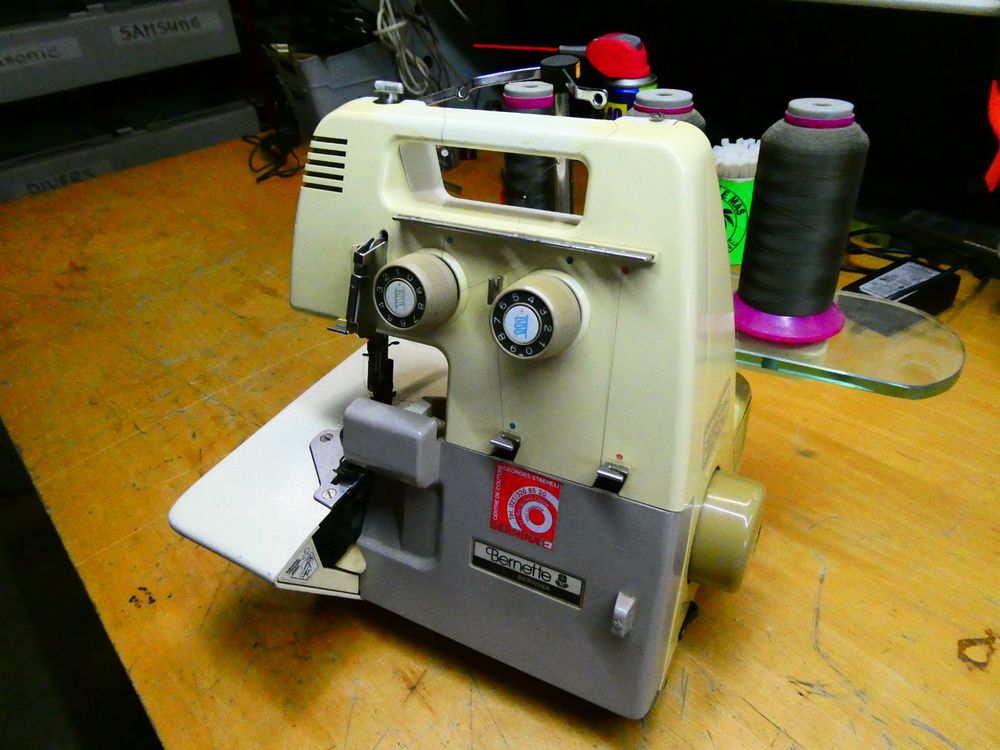 Bernina Bernette MO-203 Surfileuse raseuse 3 fils Surjeteuse (D ...