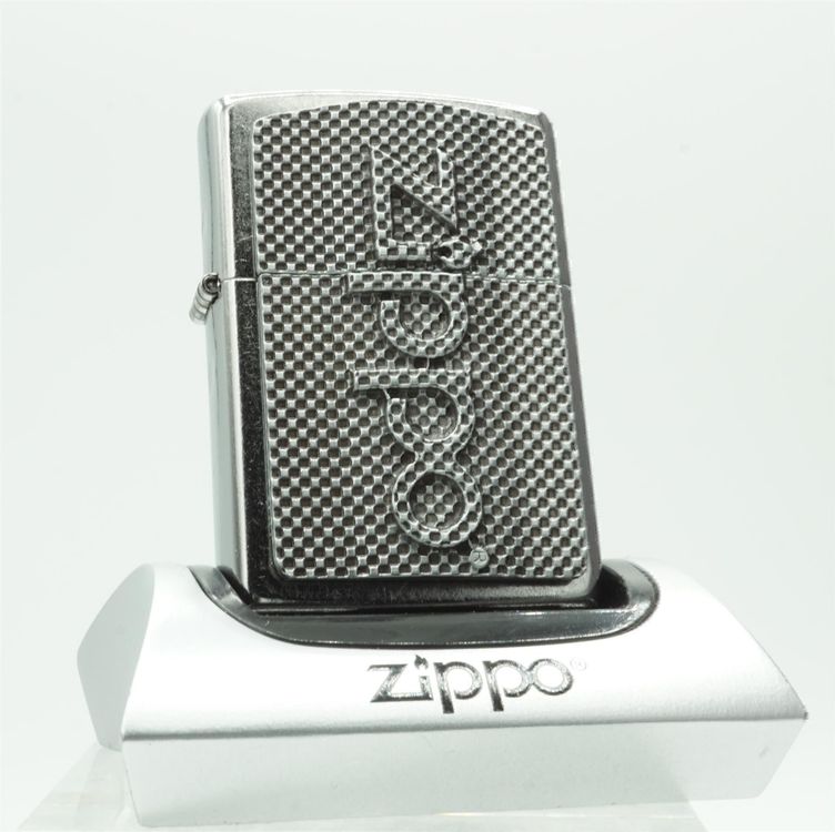 ZIPPO® SCRIPT-HEAVY-3D-2020-UNGEZÜNDET (Neu (gemäss Beschreibung)) in Mels für CHF 50 – mit ...