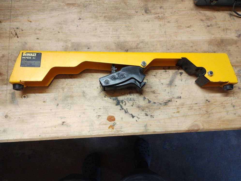 DeWalt DE7025-XJ Kippsägen Halterung (Gebraucht) in Mauren TG für CHF ...