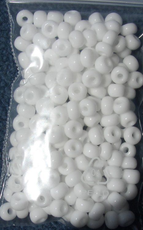 Rocailleperlen Weiss satt 4,5 mm (Neu und originalverpackt) in Gunzwil für CHF 2 – mit Lieferung ...