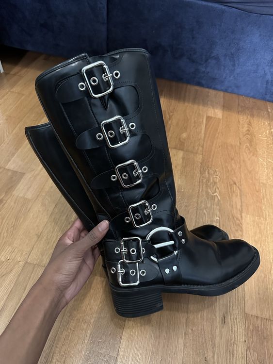 Faux Leather Boots with Silver Buckles (Gebraucht) in Pfäffikon SZ für ...