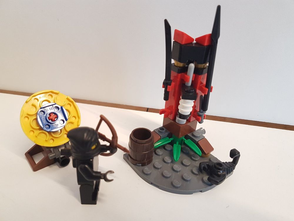LEGO Ninjago SET Nr. 2516 + 2258 + 4 Twister Ninja Figuren (Gebraucht ...