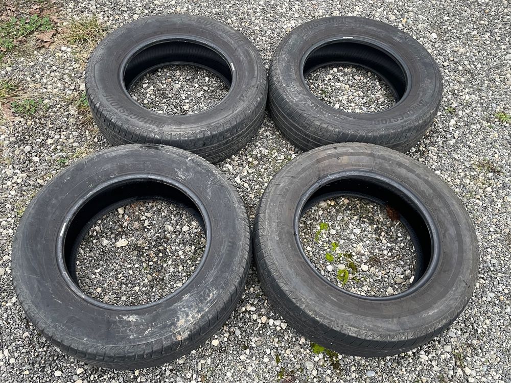 FÜR EXPORT / ALS DEFEKT : 4 Reifen Bridgestone 235/65 R17 (Defekt) in ...