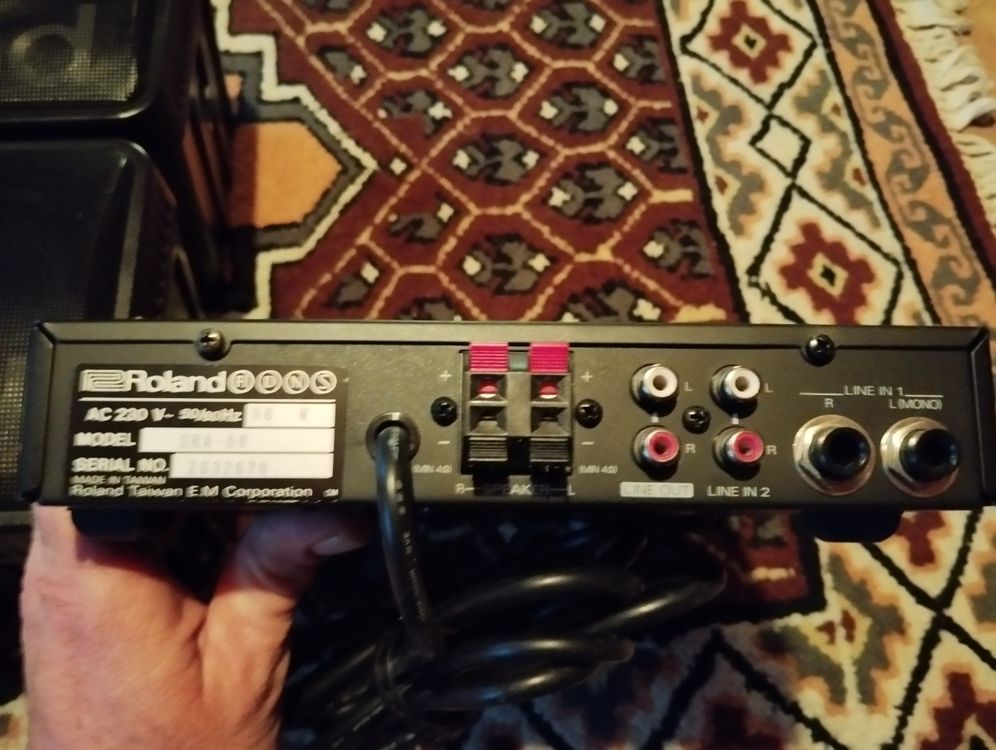 Roland Studio Monitors & Power Amp (Gebraucht) in Heitenried für CHF 75 ...