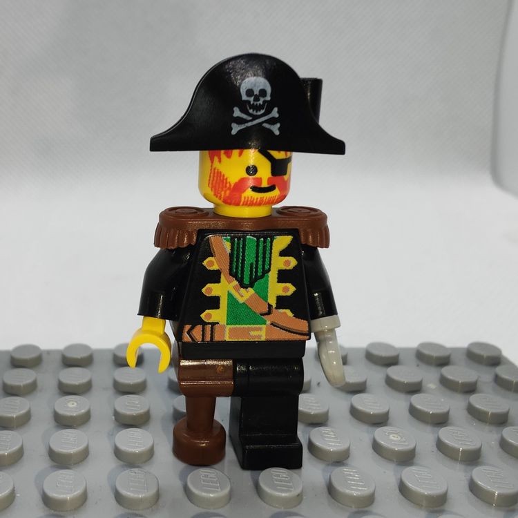 LEGO, Minifigur "Pirates, Captain Red Beard" | Kaufen auf Ricardo