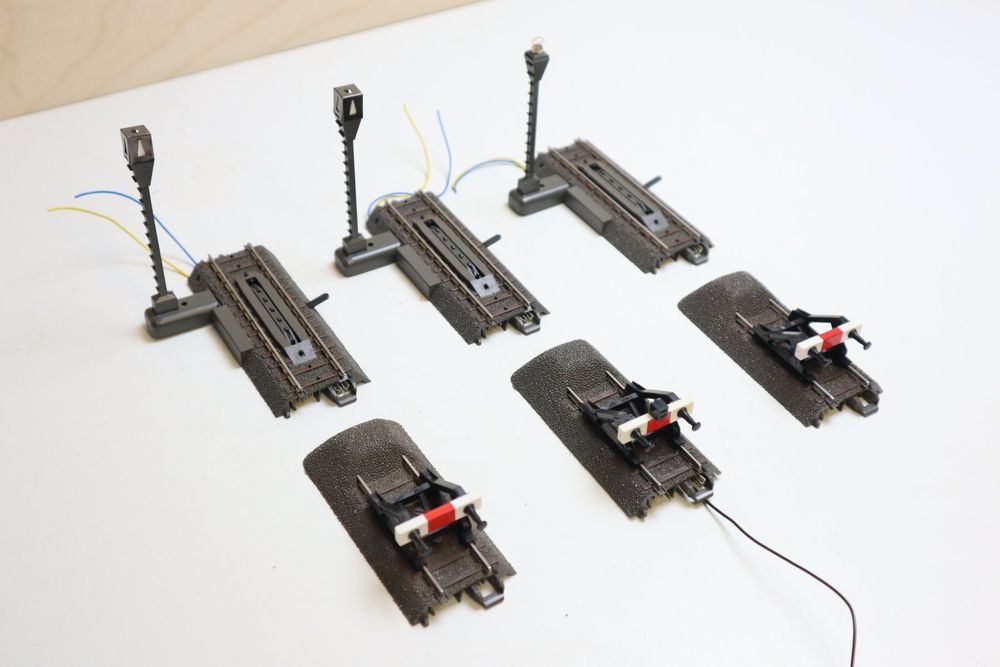 Märklin 6 x El. Entkupplungsgleis 24997 & Prellbock C-Gleis (Gebraucht ...