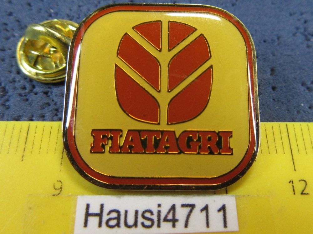 TRAKTOR-PIN FIAT-AGRI LOGO GLASIERT GOLDIG 25X25mm (Gebraucht) in ...