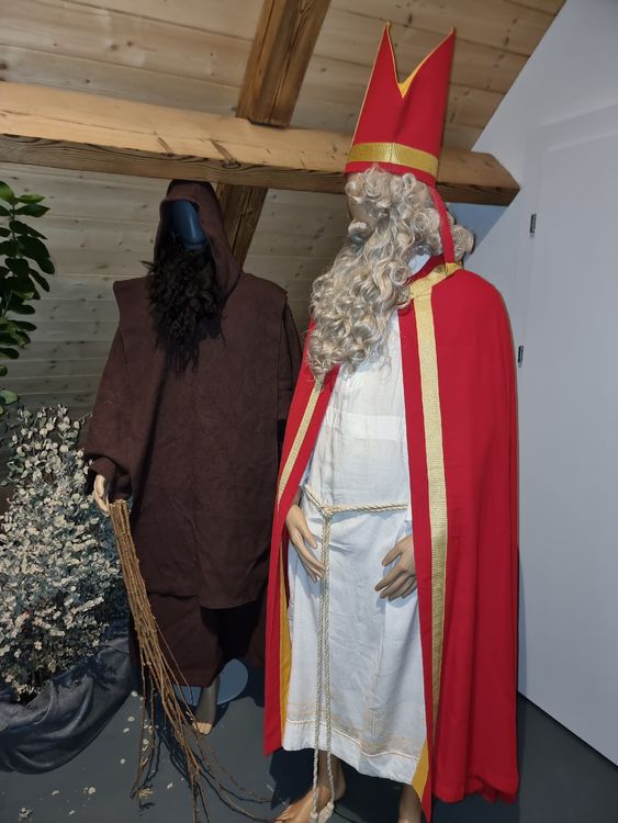 Samichlaus und Schmutzli Kostüme, Nikolaus, St.Nikolaus (Gebraucht) in ...