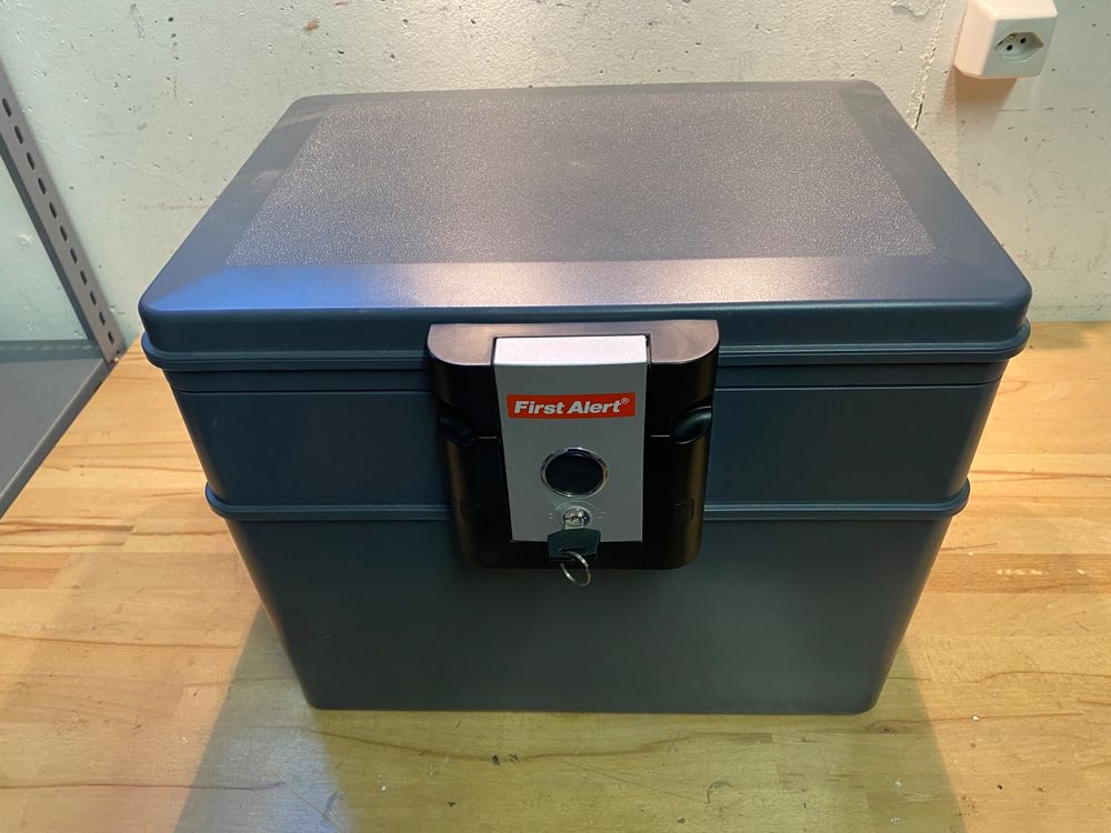 Feuerfeste Box, Lipo Fire Box, Feuer Tresor (Gebraucht) in Obernau für ...