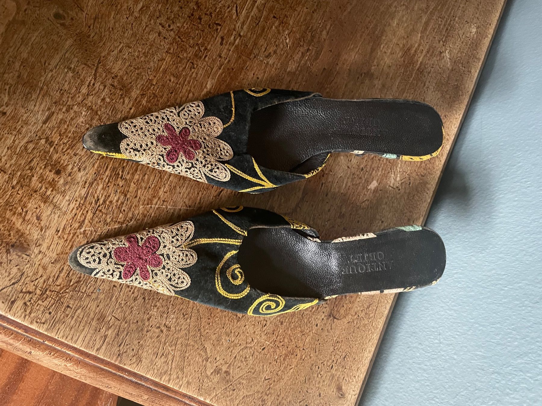 vintage ANTIQUE OBJET - Mules bestickt - Grösse 39 neu (D'occasion) à ...
