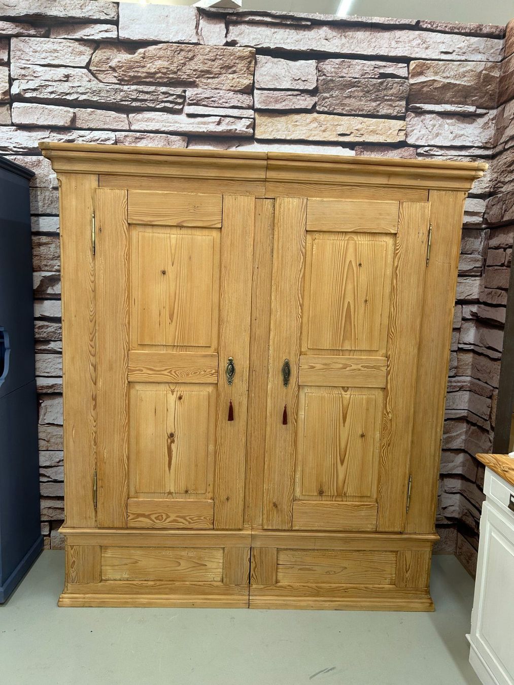 Schrank Tanne Bauer 2-türig Tablare restauriert börnie's (Gebraucht) in ...