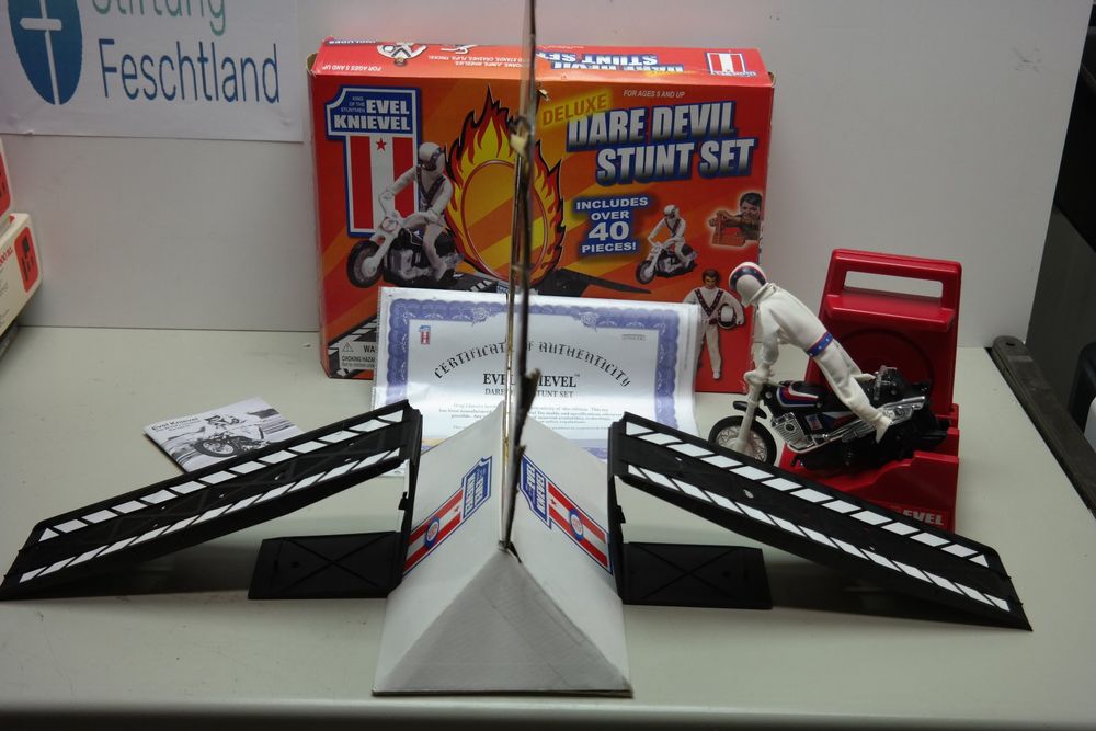 Evel Knievel Stunt Cycle - Deluxe Dare Devil Stunt Set | Kaufen auf Ricardo