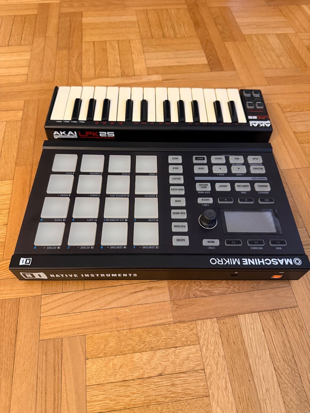 Maschine Mikro MK1 + Akai LPK25 - Combo (D'occasion) à Lausanne pour ...