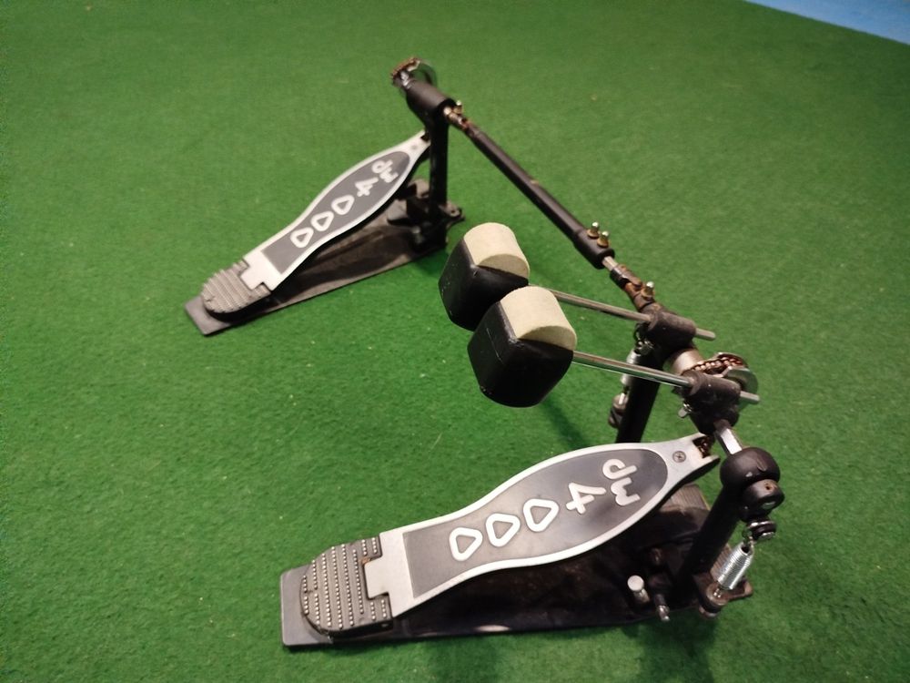 Doppel Trommel Pedal DW 4000 (Gebraucht) in Siselen BE für CHF 60 – mit ...