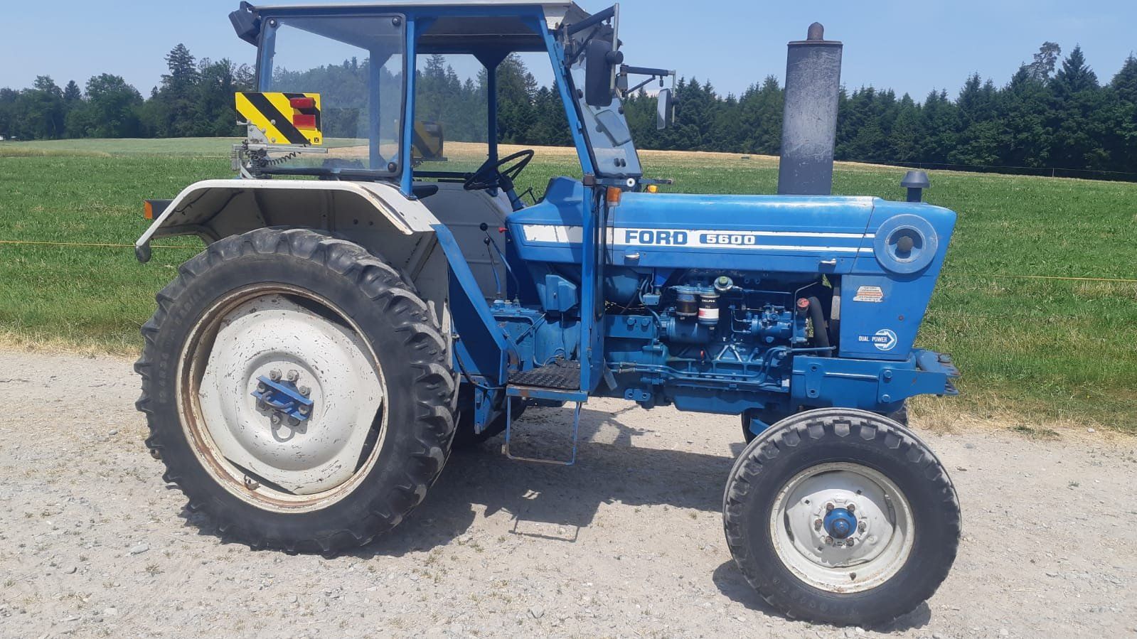 Ford Traktor 5600 mit Doppelrad und Türen (Gebraucht) in Bremgarten b ...