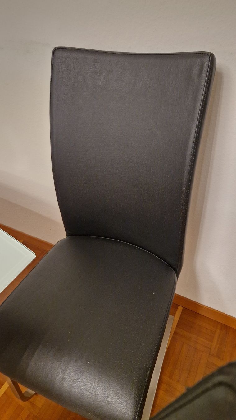 Moderner Esstisch mit Glasplatte & 4 Stühlen / Ab 1.- (Gebraucht) in ...