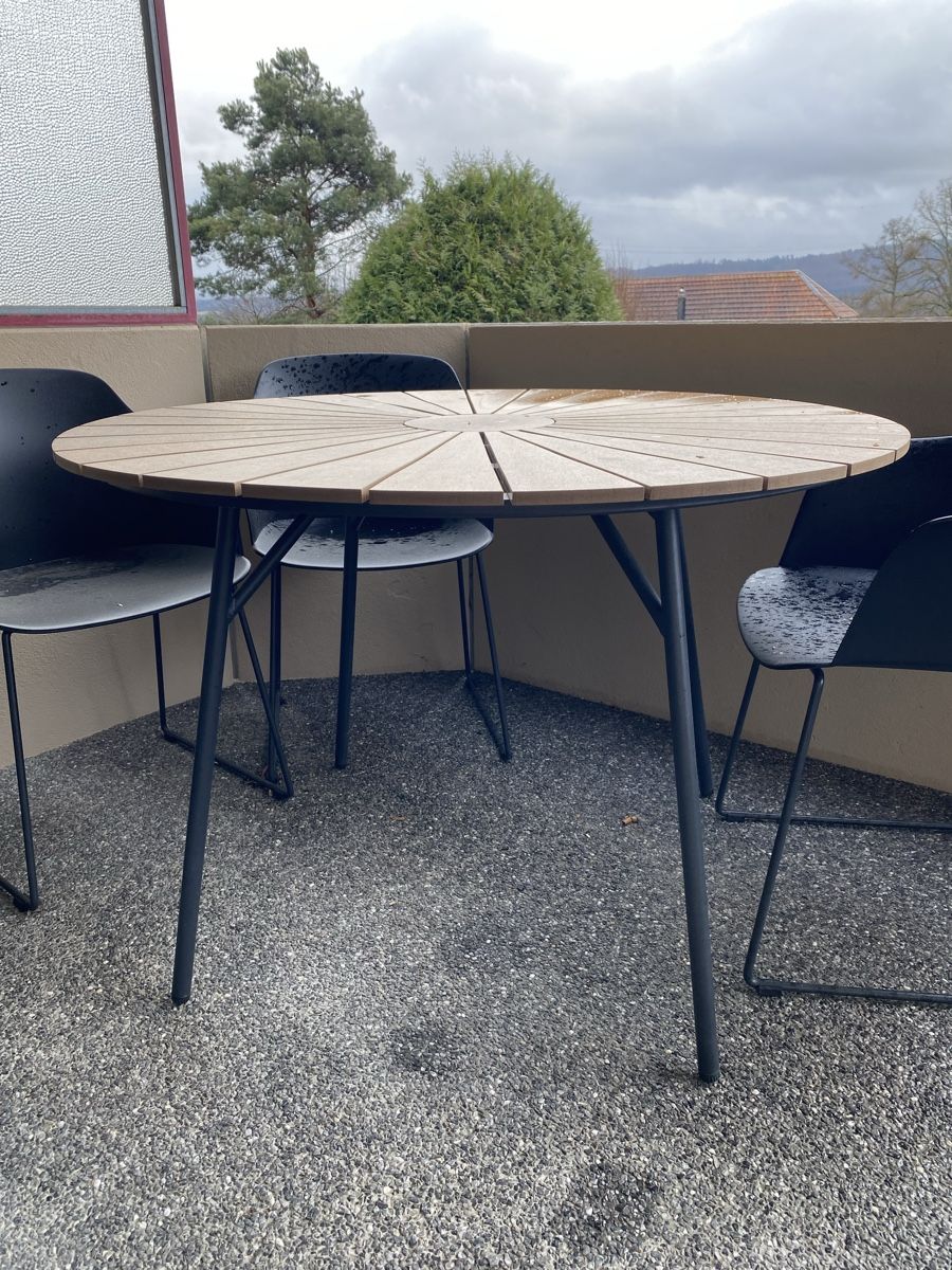 Table de jardin ronde (D'occasion) à Safnern pour CHF 20 – retrait ...