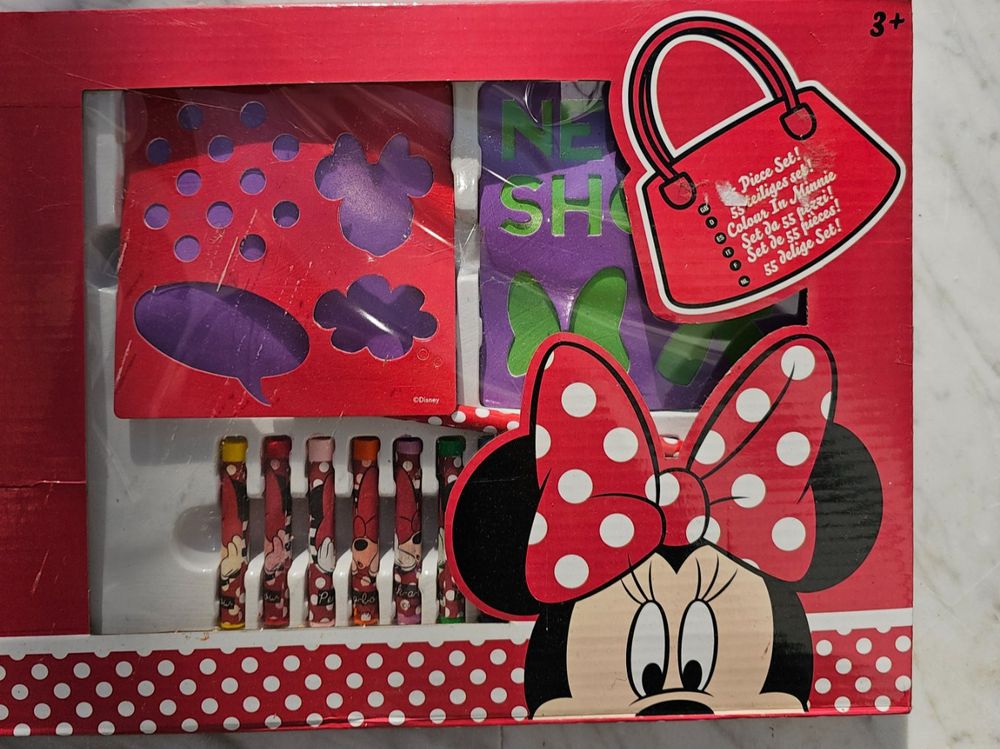 Minnie Mouse 54 Teile Malset, Schablonen, Stifte (Gebraucht) in Vira ...