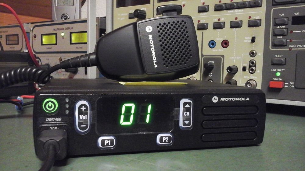Motorola DM1400 UHF analog Mobilfunkgerät (Gebraucht) in Farnern für ...