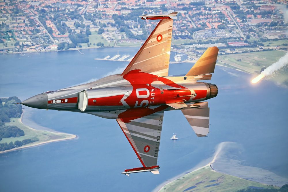 Neuheit Jetlegend F-16C 1/5 PNP-Version Denmark Display 2025 (Neu und ...