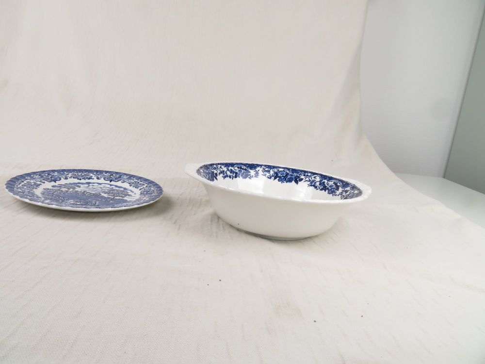 zwei Teller Royal Tudor Ware (Gebraucht) in Reinach BL für CHF 16 – mit ...