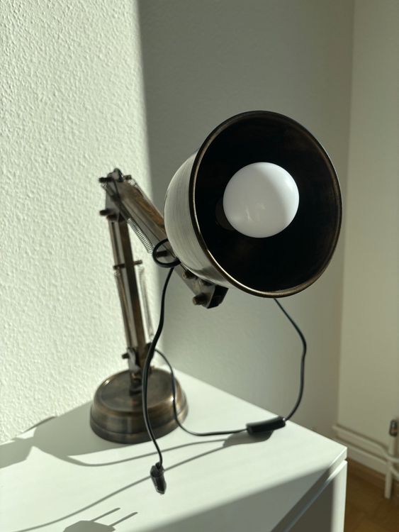 Modern and Playful PIXAR-inspired table lamp | Kaufen auf Ricardo