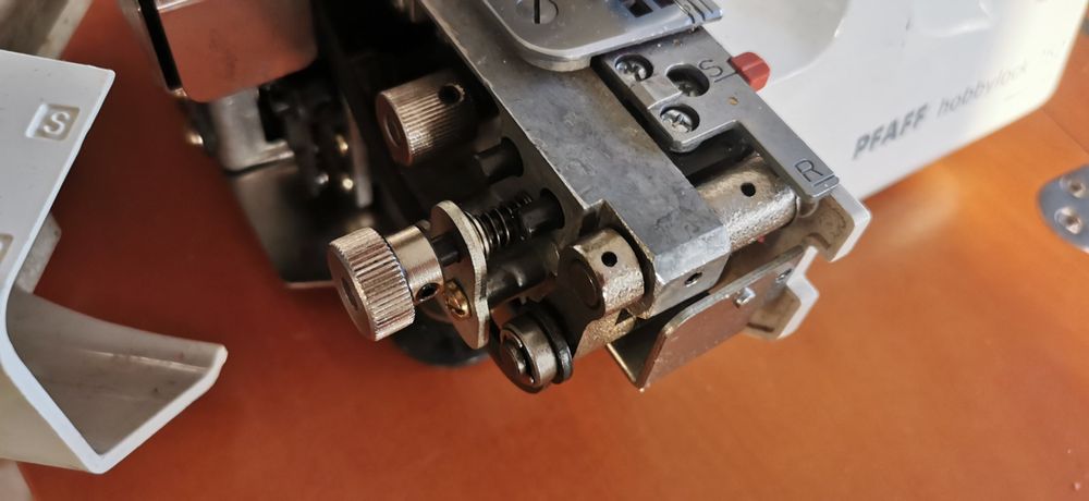 Gut funktionierende 4 Faden Overlock Pfaff hobbylock 752, (Gebraucht ...