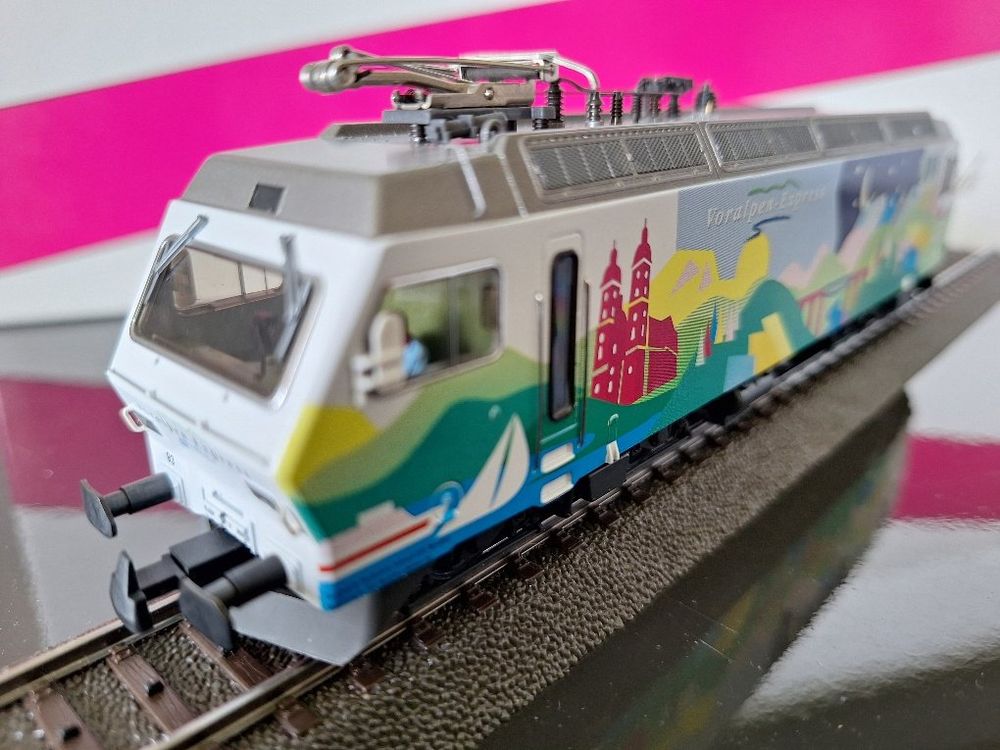 HAG HO . Locomotive Re 4/4 BT, 50 ans de HAG, selon photos (Neu und ...